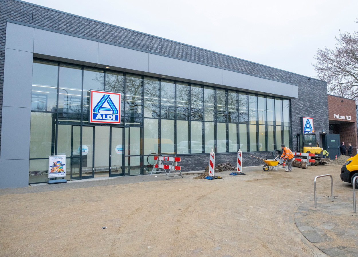 Aldi opent in Dauwendaele, ondernemers rekenen nu op komst drogist en meer Duitse klanten | Foto ...