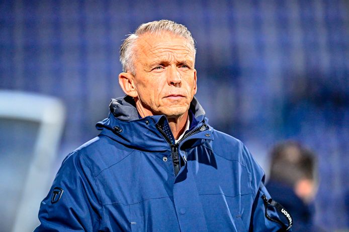 Vitesse staat onder hoogspanning: psychisch wrak zoekt reddingsboei in ...