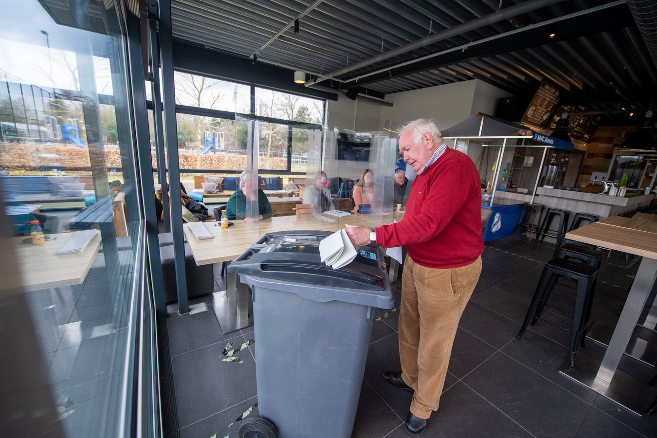 Stemmen als je gevangen bent of in het ziekenhuis ligt, hoe doe je dat ...