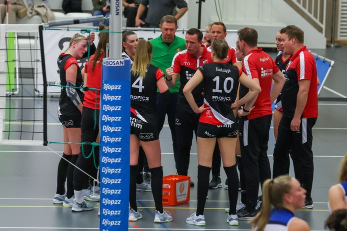 Volleybal: Apollo 8 ziet concurrentie weglopen, Devoko boekt derbyzege ...