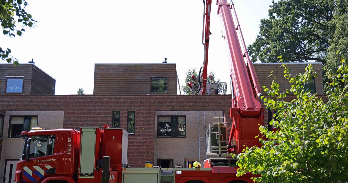 Brand breekt uit tijdens dakdekken van woning in Waalwijk, brandweer schiet te hulp | 112 nieuws ...