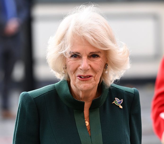 Koningin-gemalin maakt komaf met eeuwenoude traditie: Camilla vervangt ...