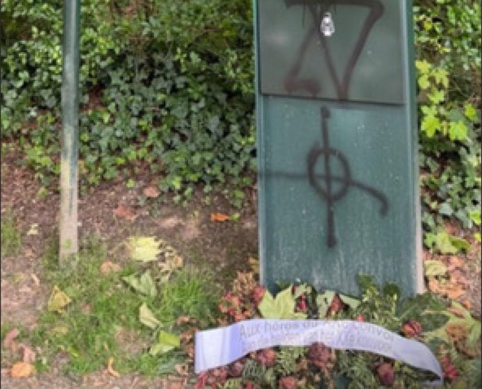 Gedenkteken in Ter Kamerenbos opnieuw beklad met nazisymbolen ...