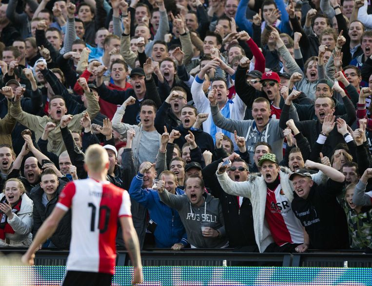 Massale uittocht van Feyenoord-fans naar Rome | De Volkskrant