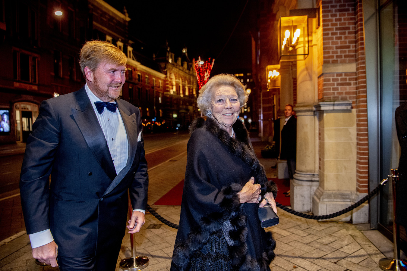 Koning Willem-Alexander en prinses Beatrix gaan samen avondje uit ...