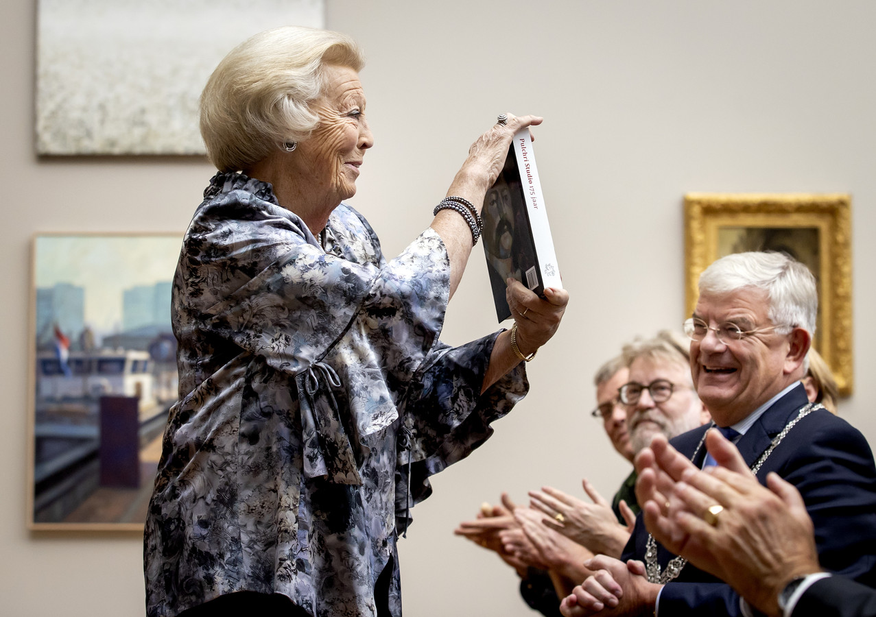 Prinses Beatrix opent jubileumexpositie 175 jaar Pulchri Studio | Foto ...