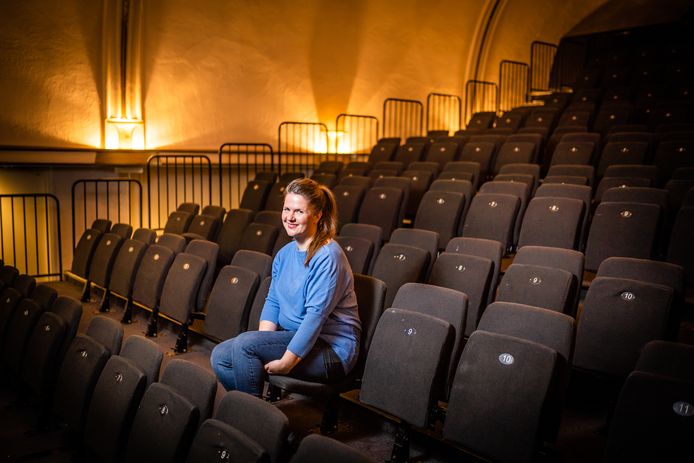 Carolijn (42) durft eindelijk weer naar het theater nu het prikkelarm ...