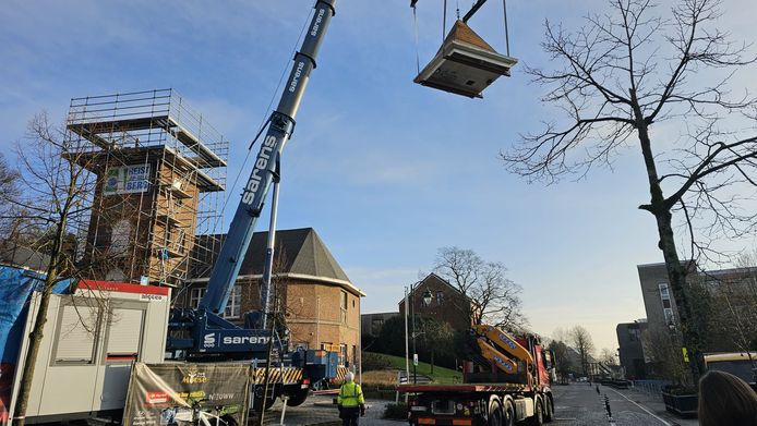 Toren van Torengebouw voor herstelling naar Sint-Lambertusinstituut ...