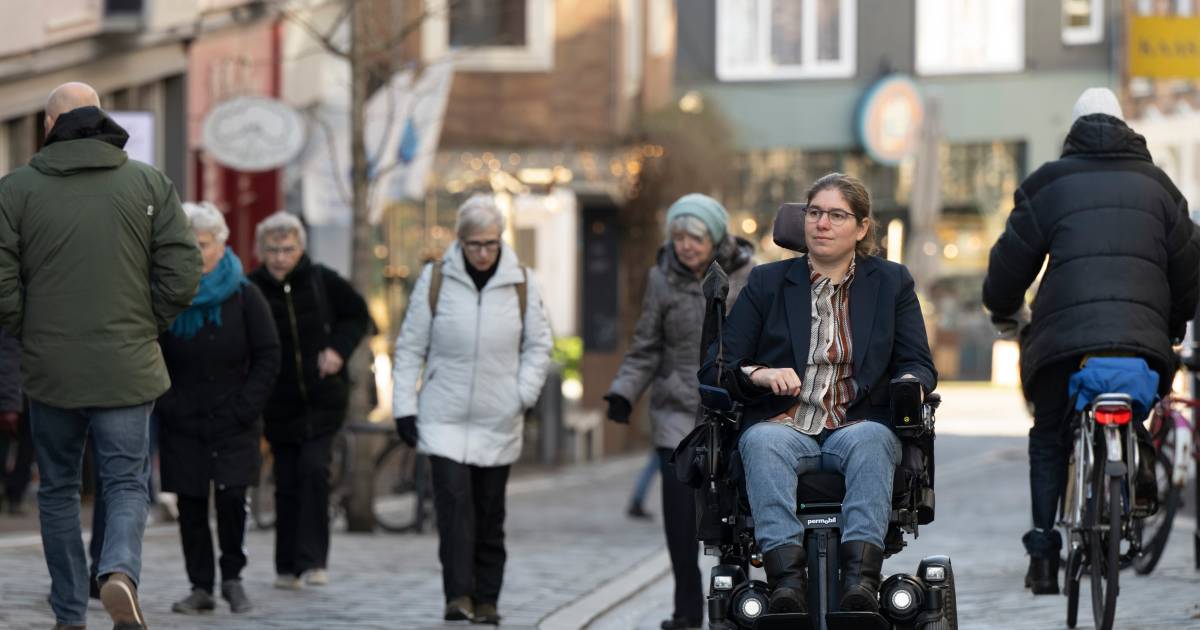 Dit is waarom April kruistocht in rolstoel blijft voeren: ‘Mensen zijn ...