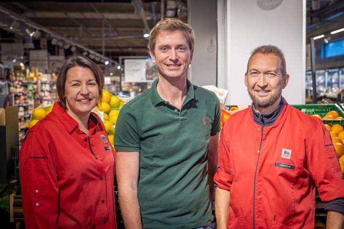 Edouard Deprez opent de deuren van Delhaize Ronse als zelfstandig ...