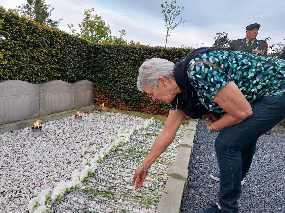 Een extra eerbetoon tijdens Dodenherdenking aan de Tien van Renesse ...