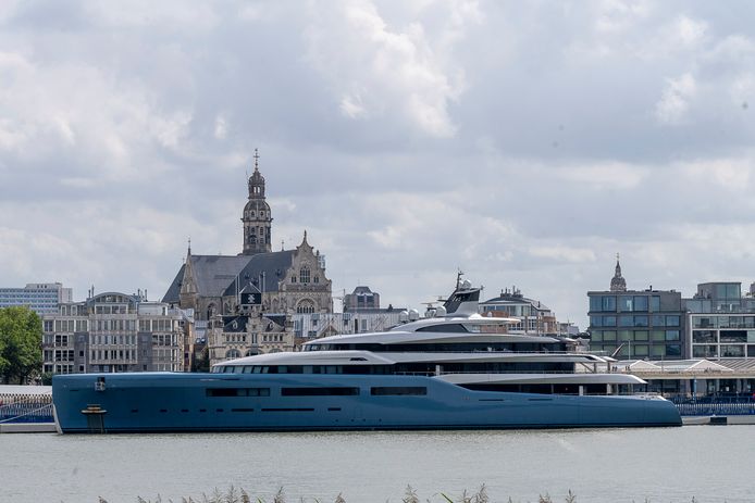 Superjacht van Tottenham-baas voor anker in Antwerpen: schip heeft ...