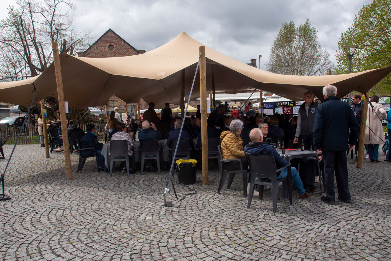 Tweede Cafékesmarkt op Massemen Dorp | Foto | hln.be