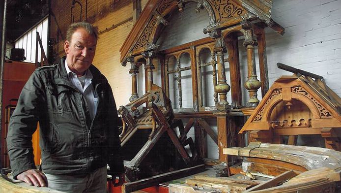 Een timmerend archeoloog | Binnenland | AD.nl