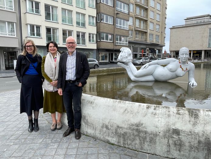 Oostende heeft een nieuw beeld van een naakte vrouw met ‘Moeder’ van ...