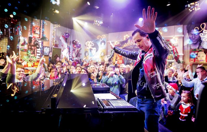 Radio-dj Bart Arens trekt meeste luisteraars | Show | AD.nl