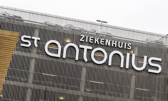 St. Antonius zet robots in om bloed te prikken: ‘Voordeel’ voor ziekenhuis en patiënt | Woerden ...