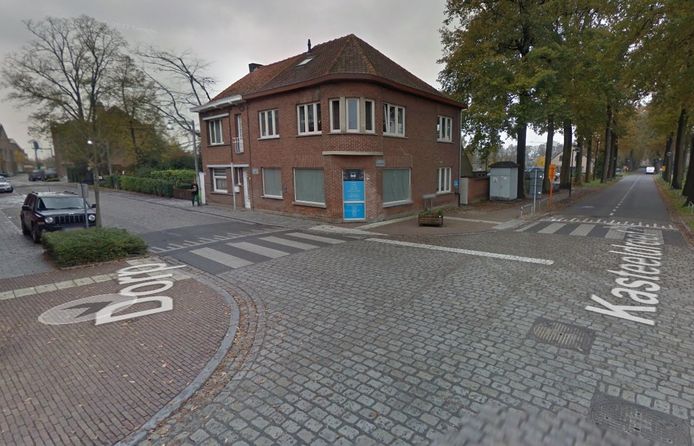 Bromfietser botst met afslaande bestelwagen | Lievegem | hln.be Bromfietser botst met afslaande bestelwagen | Lievegem | hln.be