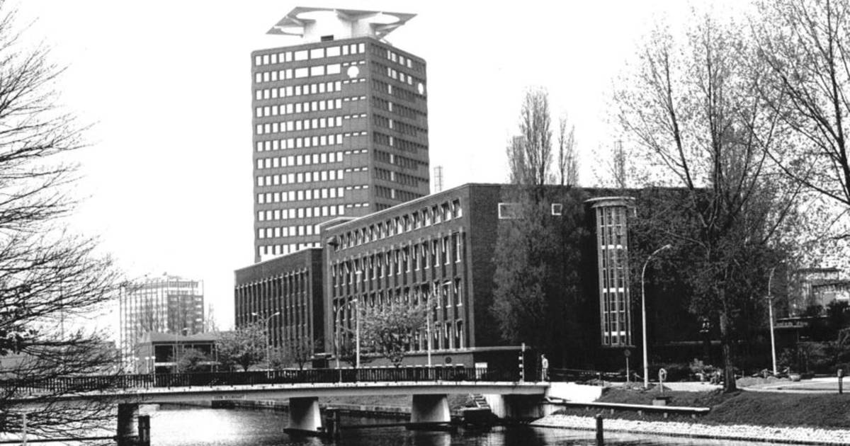 Shell-gebouw gekraakt door Occupy-betogers | Amsterdam | AD.nl