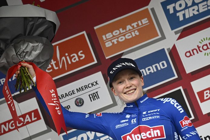 Puck Pieterse imponeert en rijdt met groot machtsvertoon naar zege in ...