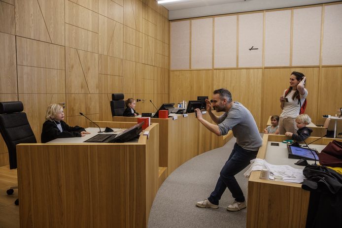 Rechter voor een dag tijdens de open dag van de rechtbank Breda | Breda ...