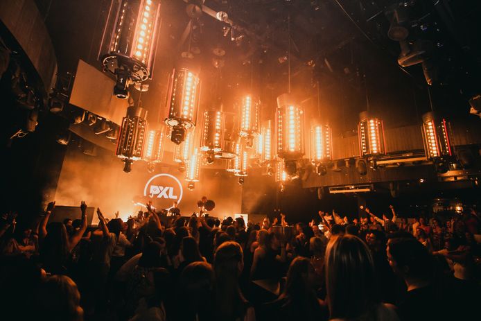 Zorgpersoneel geniet van verdiend feestje in Versuz | Hasselt | hln.be