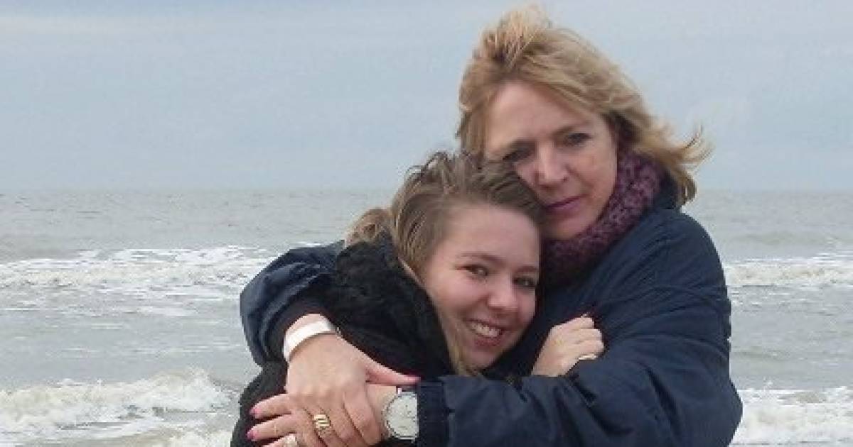 Lisanne (30): Mijn moeder was haar leven al kwijt voordat ze dood was | Binnenland | AD.nl