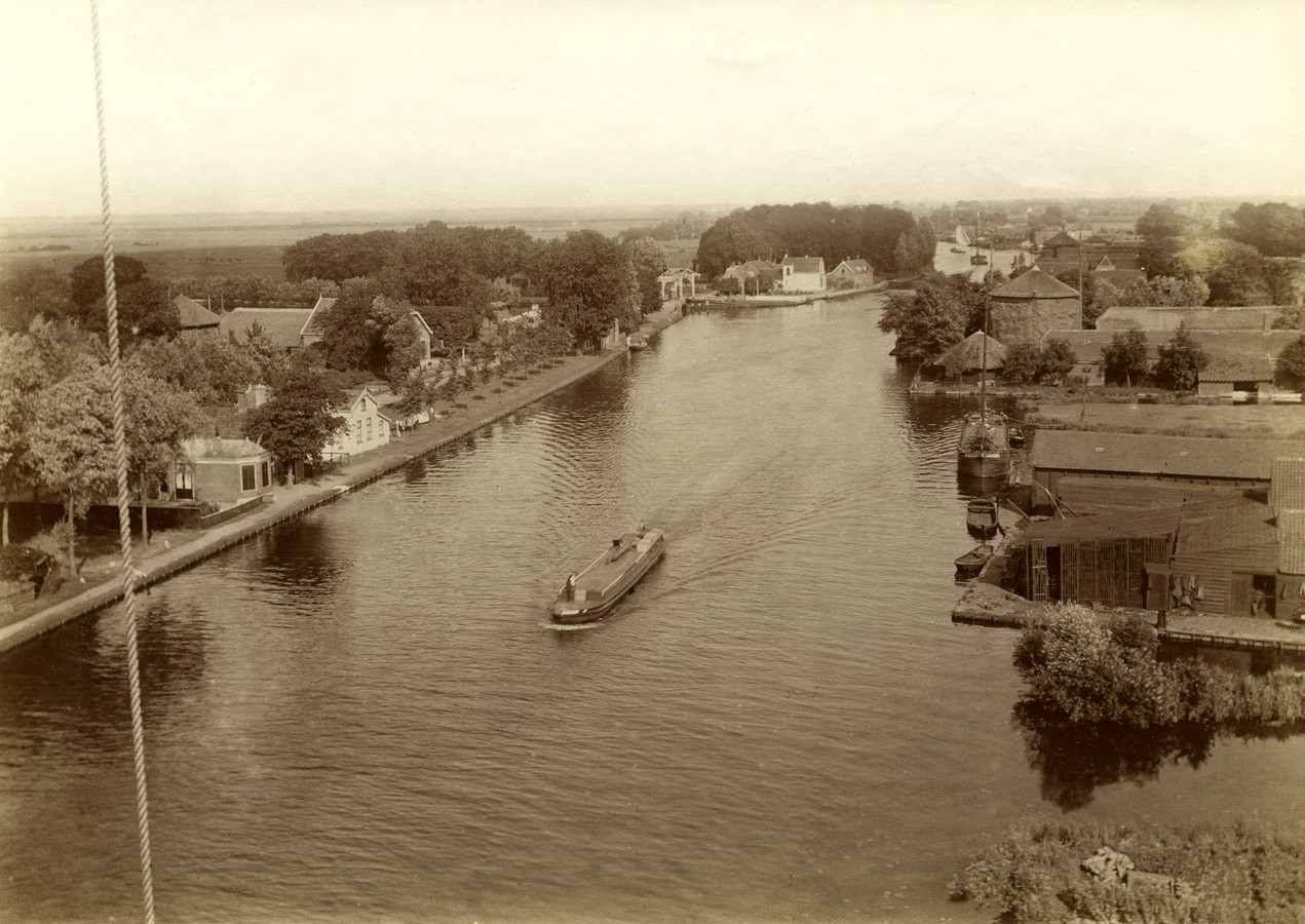 Zo zag het leven langs de Oude Rijn er 100 jaar geleden uit | Foto | AD.nl