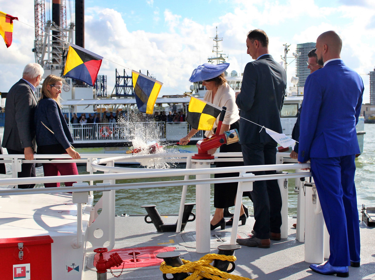 Elektrische veerboot ‘Raveel Ontmoet Ensor’ en reddingsboot ‘R7-Orinoco ...