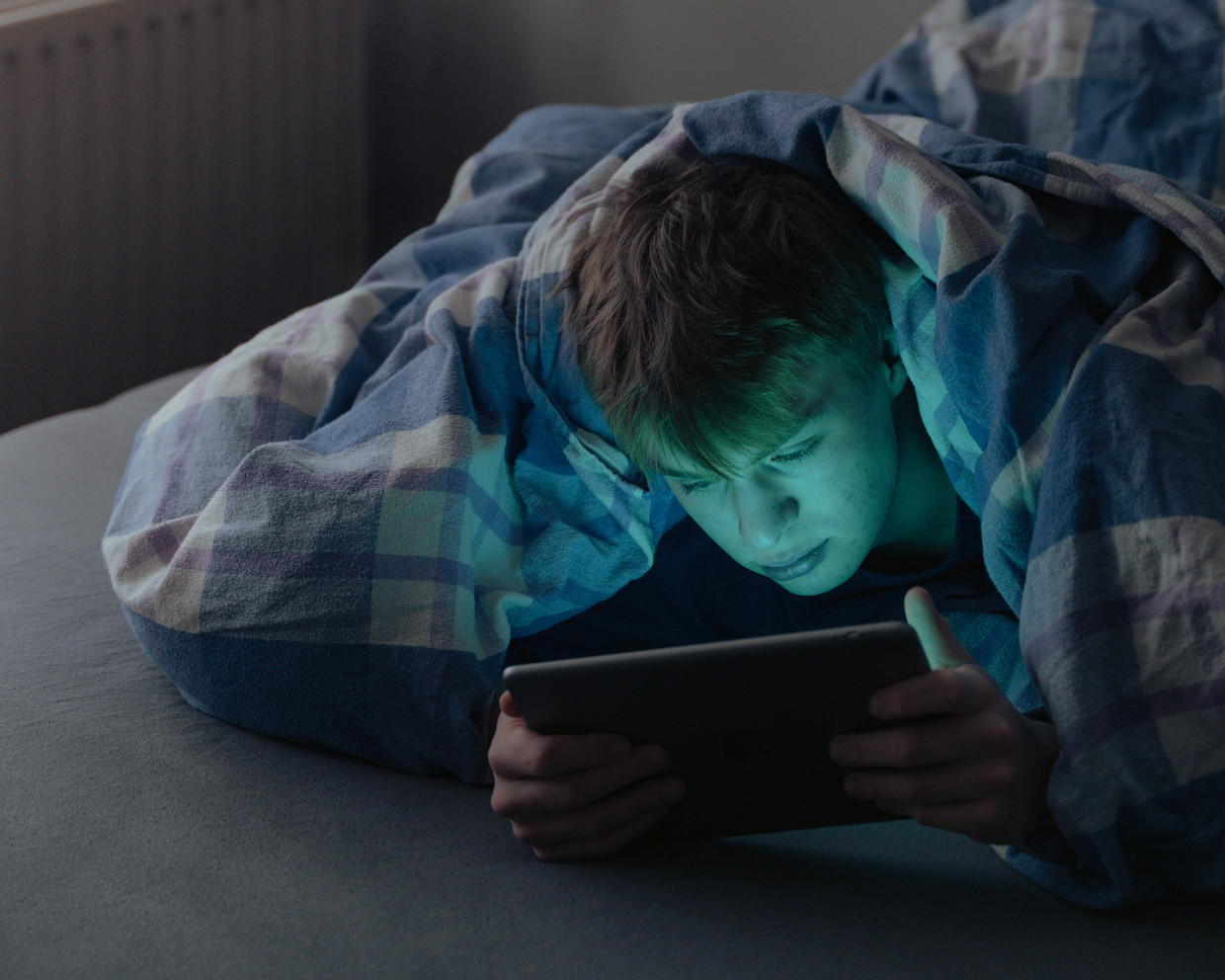 Waar het slaaptekort bij tieners vandaan komt, (en nee, het ligt niet ...