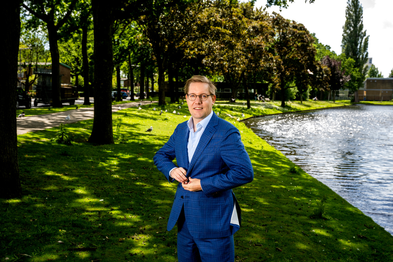 Wethouder zonder diploma's gaat pendelen tussen Rotterdam en Helmond ...