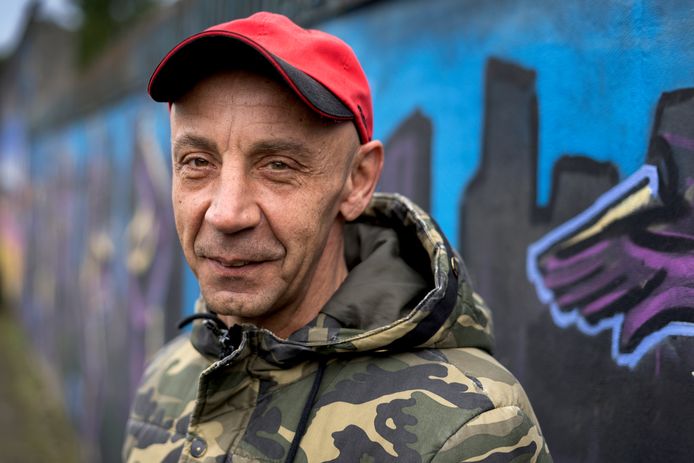 ‘Proef maar’, zeiden ze, en na één teug was Bernard verslaafd. Nu laat ...