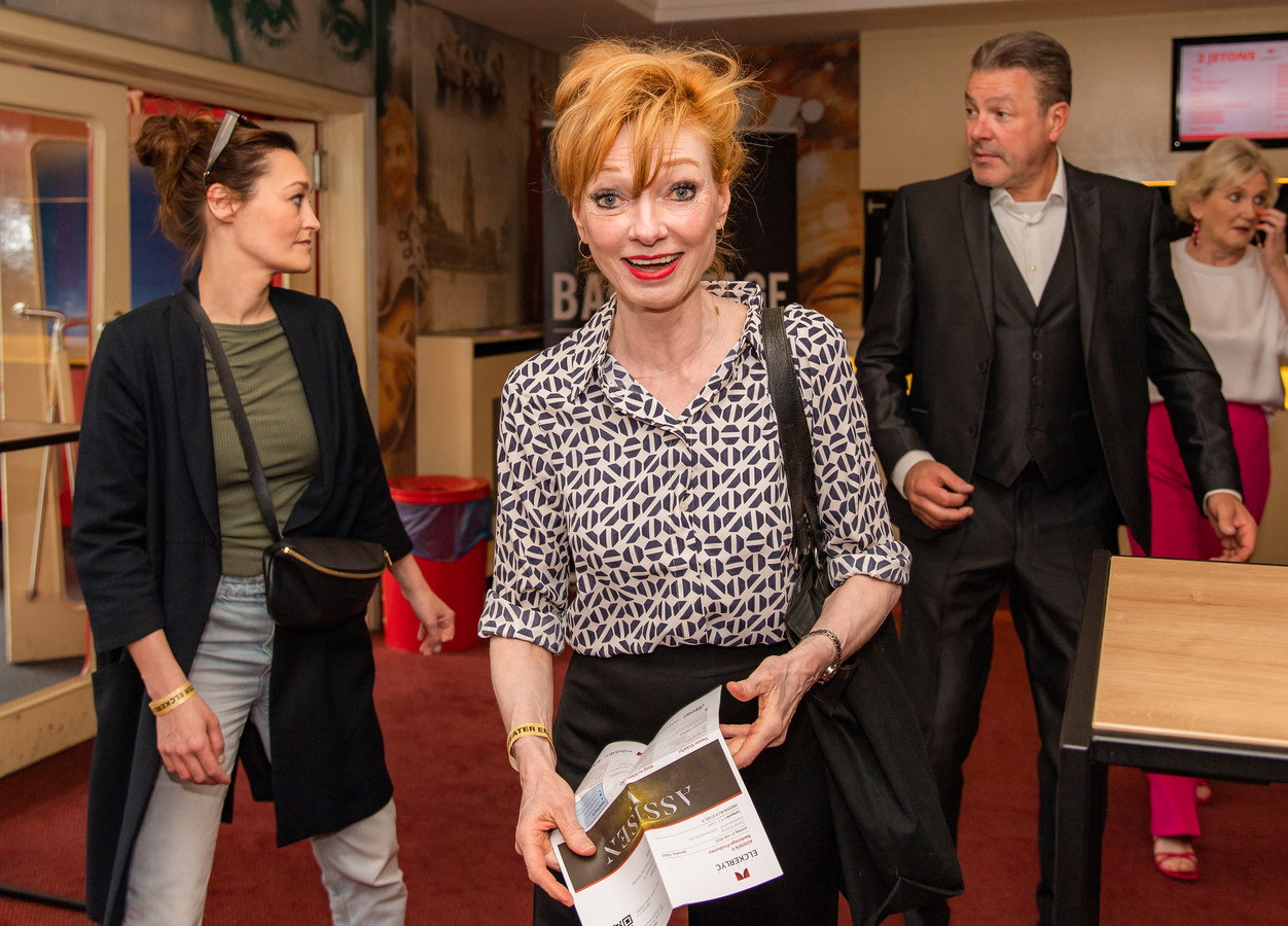 IN BEELD. ‘Thuis’- en ‘Dertigers’-acteurs verbroederen op première ...