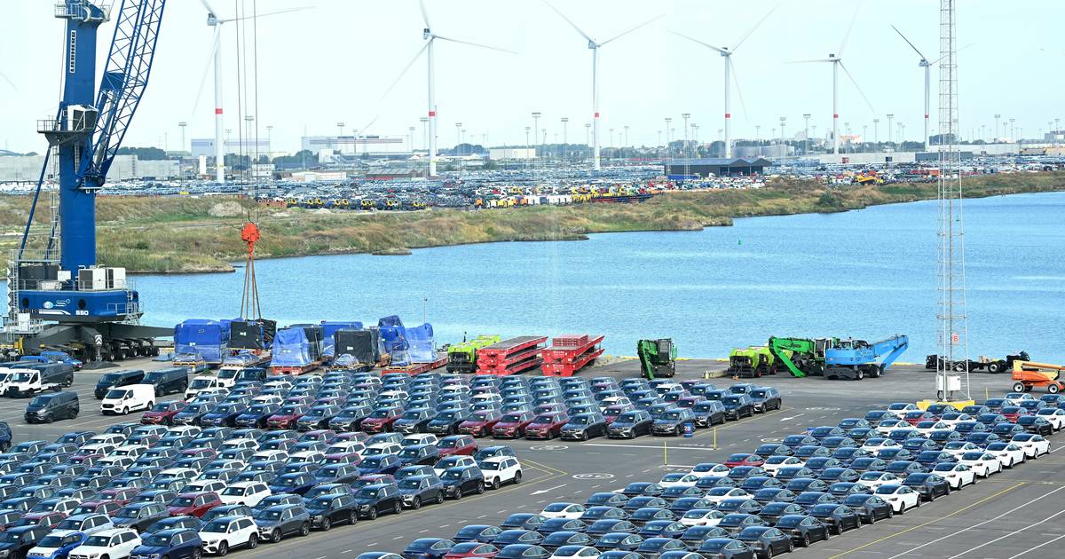 Des voitures électriques chinoises croupissent par milliers à Anvers et dans les autres ports ...