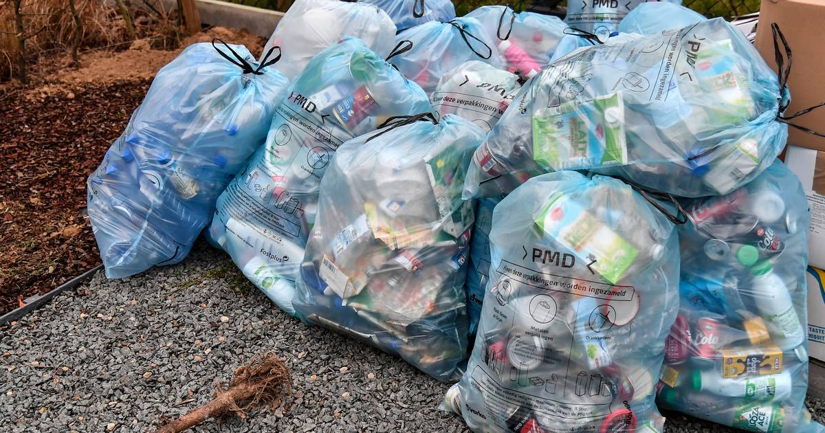 Vanaf 1 juni mogen alle plastic verpakkingen in nieuwe blauwe PMD-zak ...