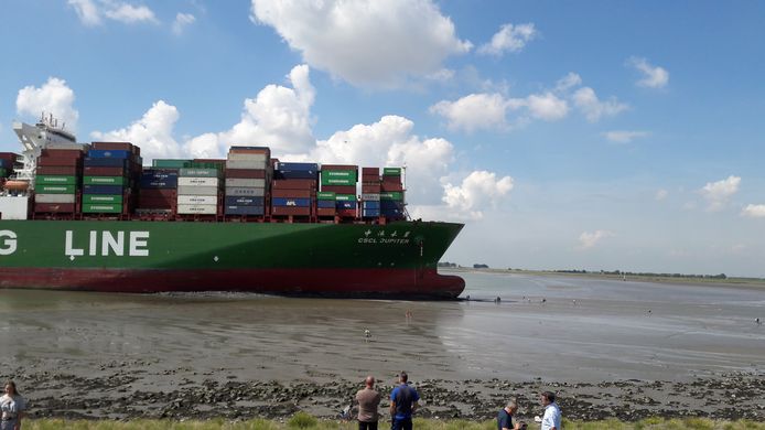 Containerschip CSCL Jupiter vastgelopen op Westerschelde | Zeeuws ...