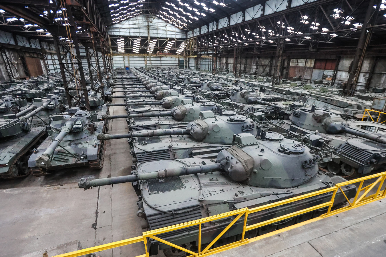 Hoezo België heeft geen Leopard-tanks? Freddy heeft er 50 in zijn ...