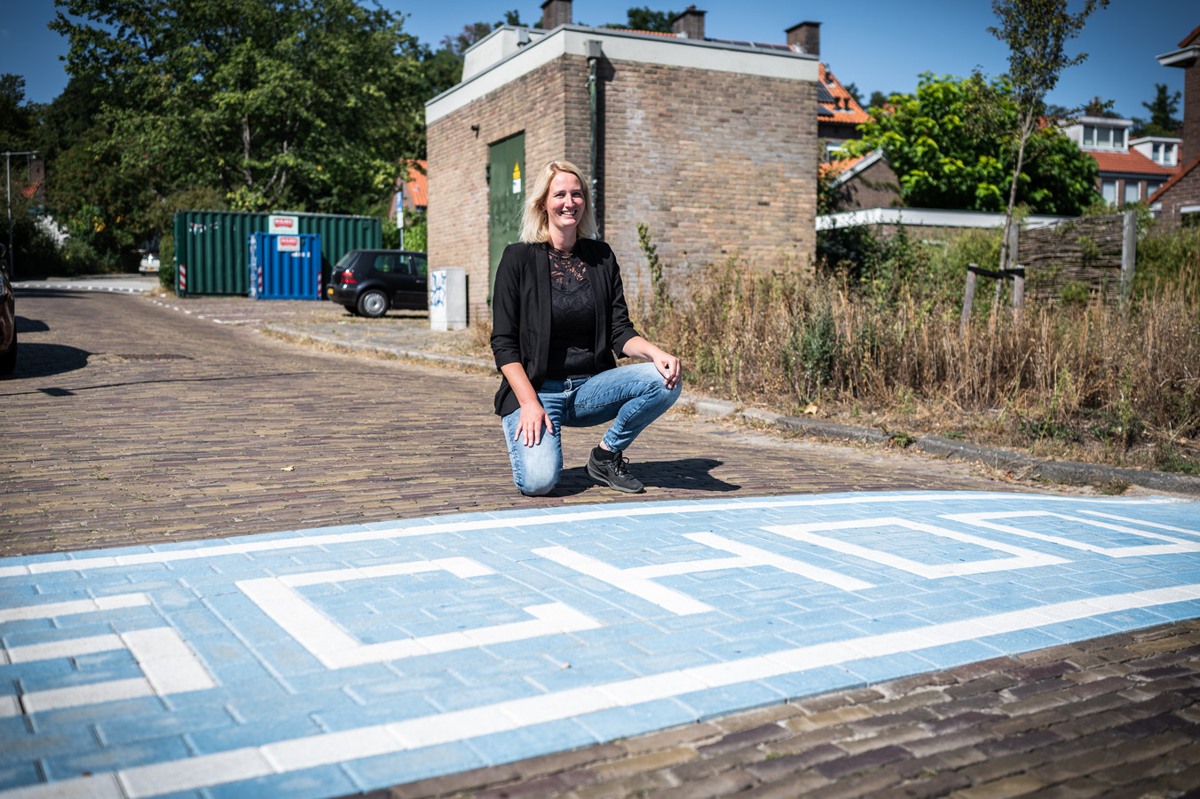 Heijenoordschool is nu een schoolzone met blauwwitte palen: ‘Hopelijk ...
