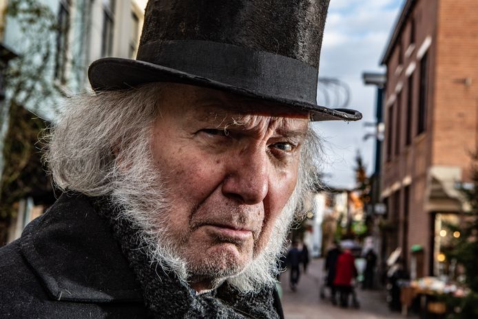 Deventer Scrooge nu echt voor het laatst op het Dickens Festijn: ‘Hij ...