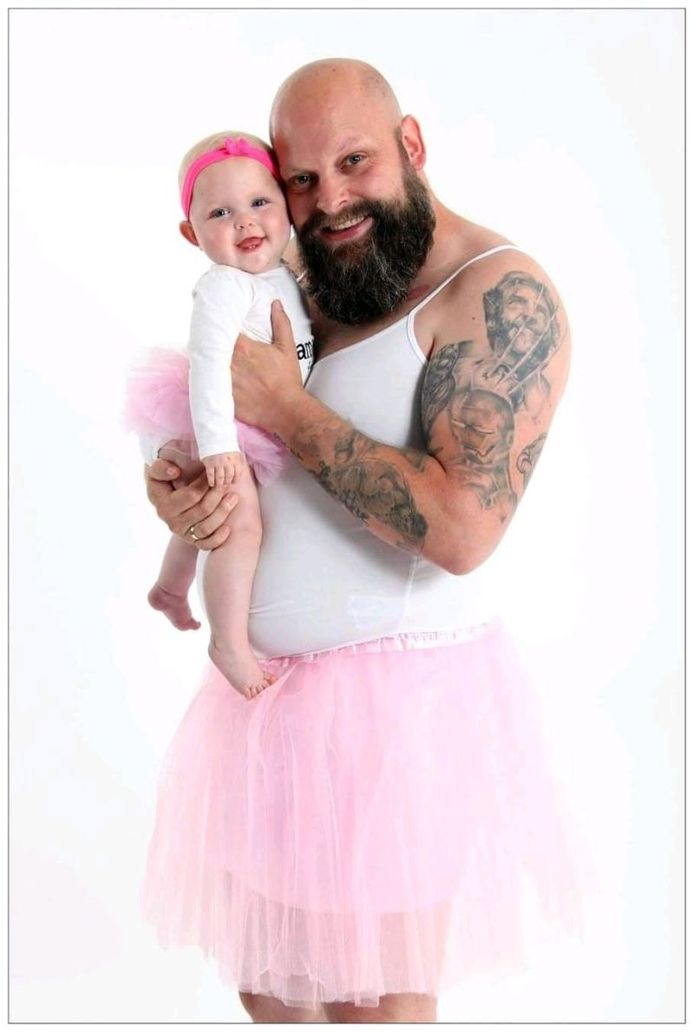 Ernstig zieke Evert in roze tutu en indrukwekkende rouwstoet: dit zijn ...