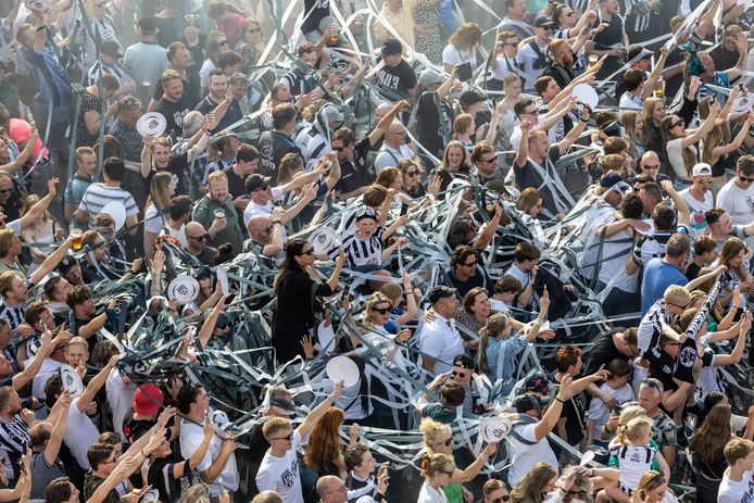 Heracles kampioen in de eredivisie? Dat gaat Jaroah (17) niet meemaken ...