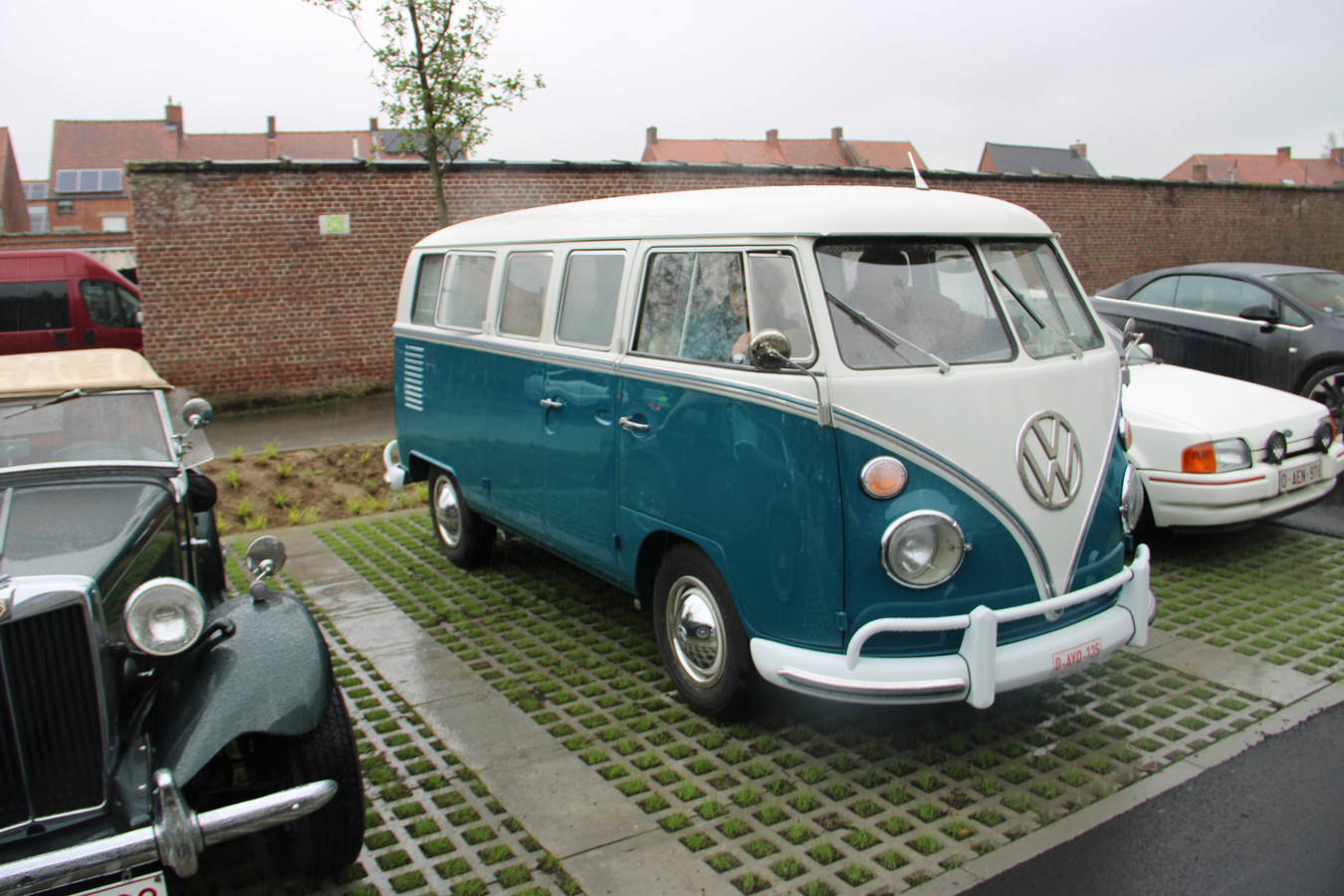 KIJK. Old Car Drivers trakteren Rosa (103) en ander senioren op ritje ...