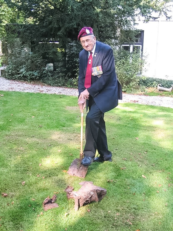 Dit is de laatste Airborne-veteraan die bij de herdenkingen is: de 98 ...