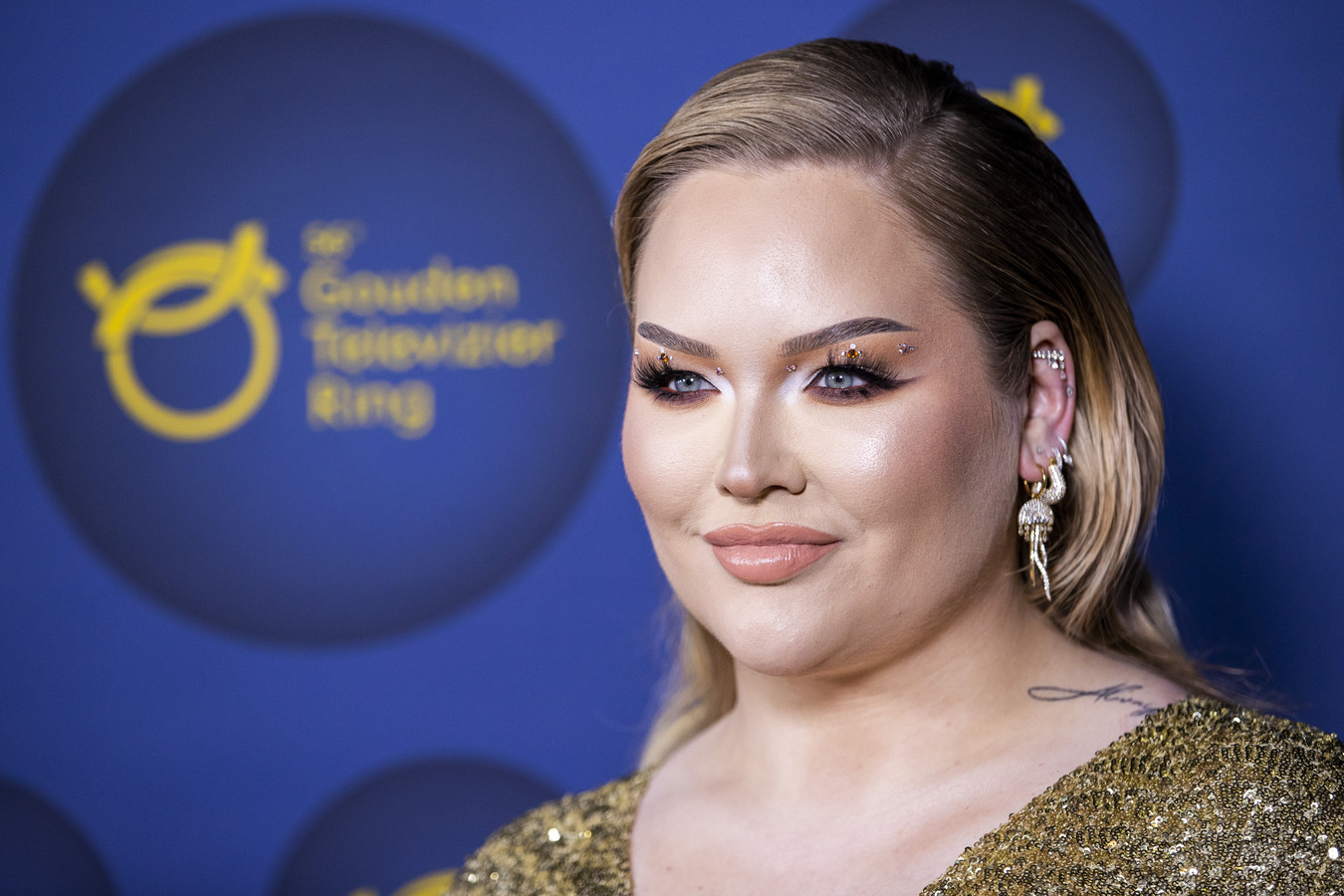 Nikkie de Jager geraakt door berichten over outen Rebel Wilson | Foto ...