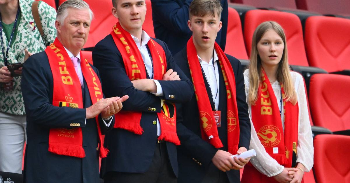 Le roi Philippe, les familles des Diables et... Brian Riemer: du beau ...