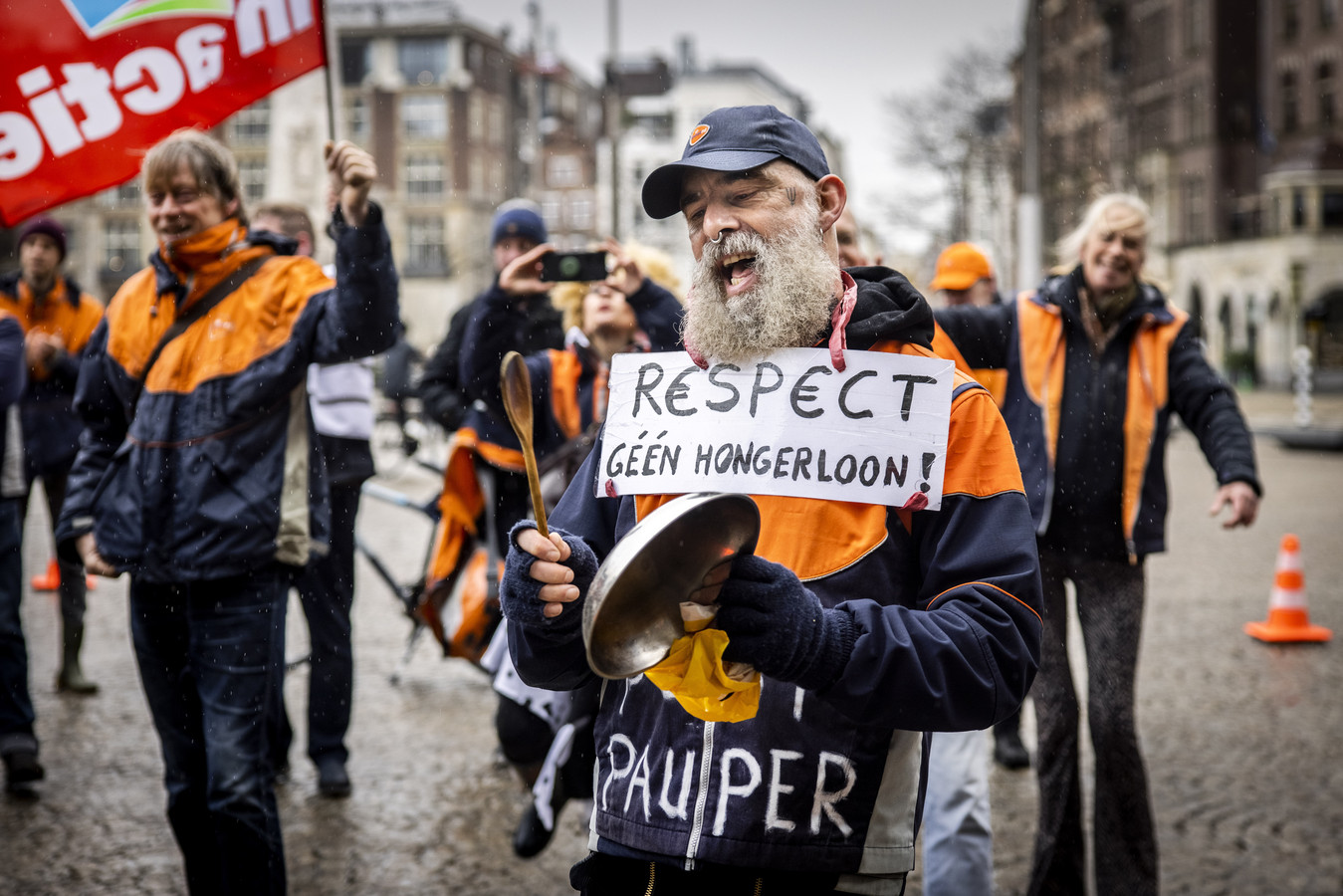 PostNL wil duizenden pakketbezorgers extra zelf in dienst nemen: ‘We ... PostNL wil duizenden pakketbezorgers extra zelf in dienst nemen: ‘We ...