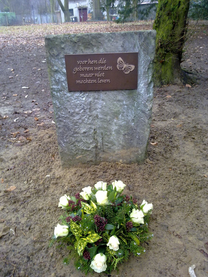 Monument voor dode kinderen | Foto | destentor.nl