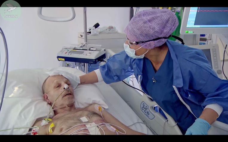 Olcay Gulsen ontpopt zich tot een heuse Florence Nightingale in ‘BN’ers ...