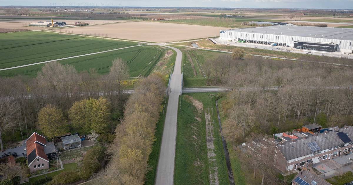 Start sloop viaduct over N286 bij Tholen start maandag, N286 krijgt een ‘bypass’ | Tholen | AD.nl