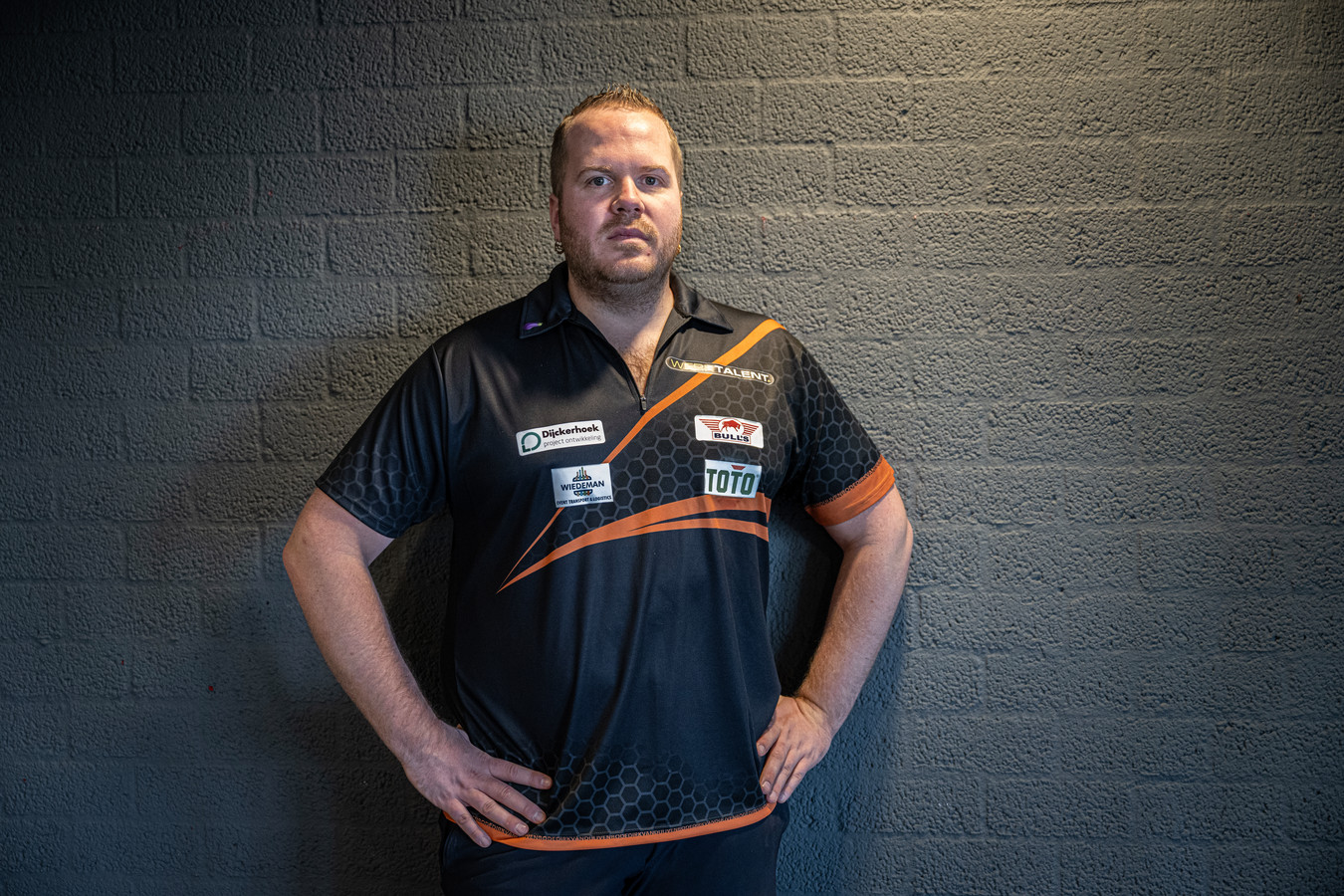 Dirk van Duijvenbode blijft van al zijn dartsgeld af: ‘Het is geen ...